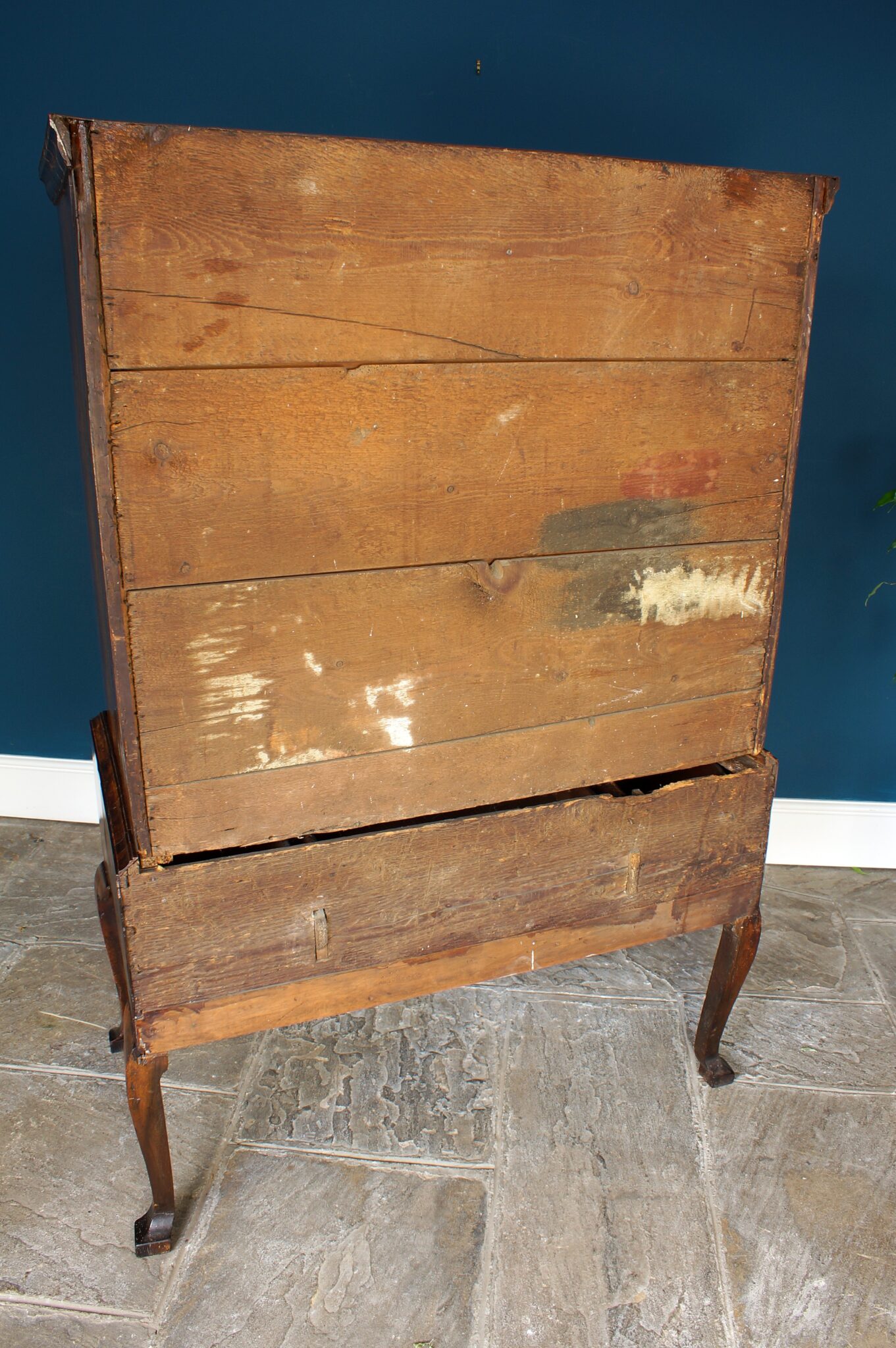 Fine Early 18th Century Walnut Chest On Stand. – Dickinson's Antiques ...